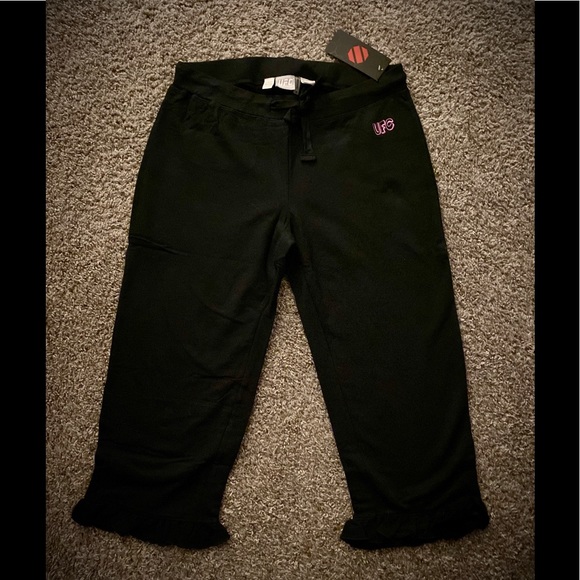 UFC | Pants & Jumpsuits | Ufc Mma Downtown Cropcapri Workout Pantblack ...